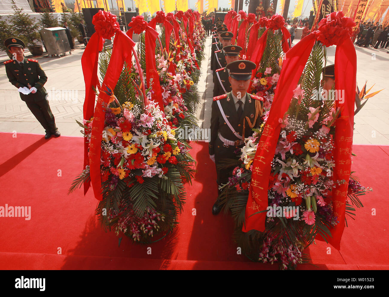 Thousands of Chinese performers, government and business ...
