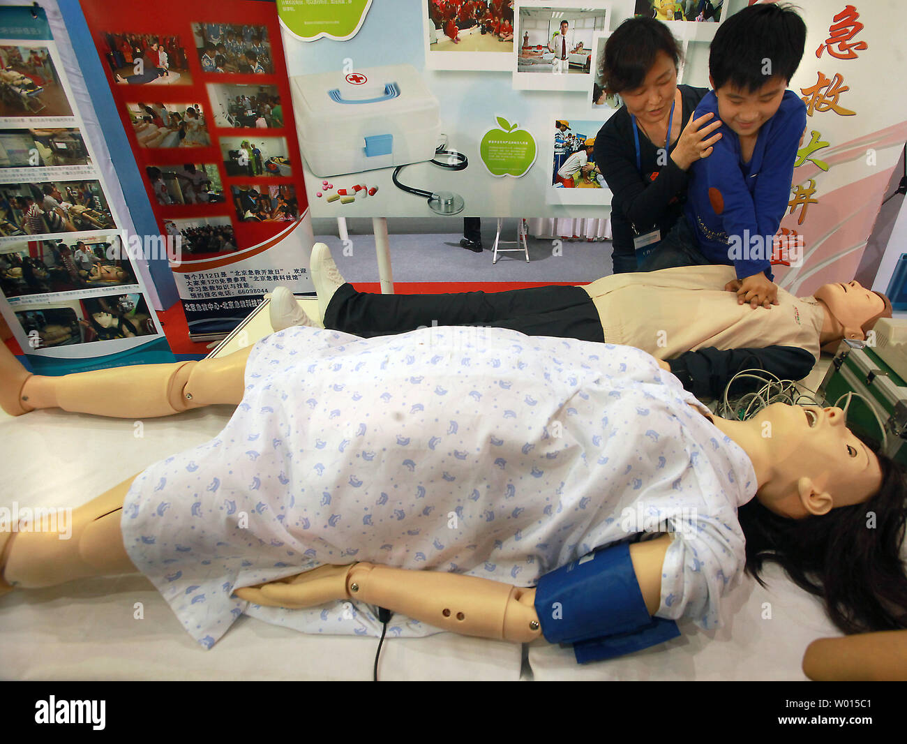 Taught first aid hi-res stock photography and images - Alamy