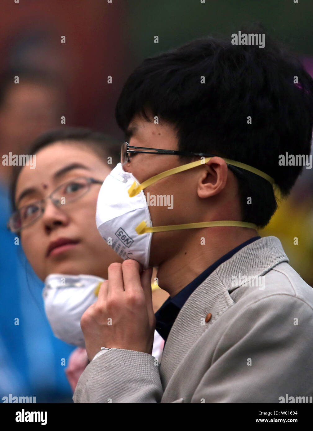Chinese wear masks to protect against hazardous pollution, 20 times ...