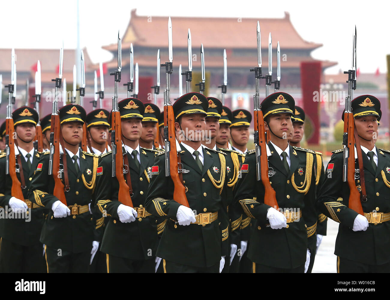 China honor guard training hi-res stock photography and images - Alamy