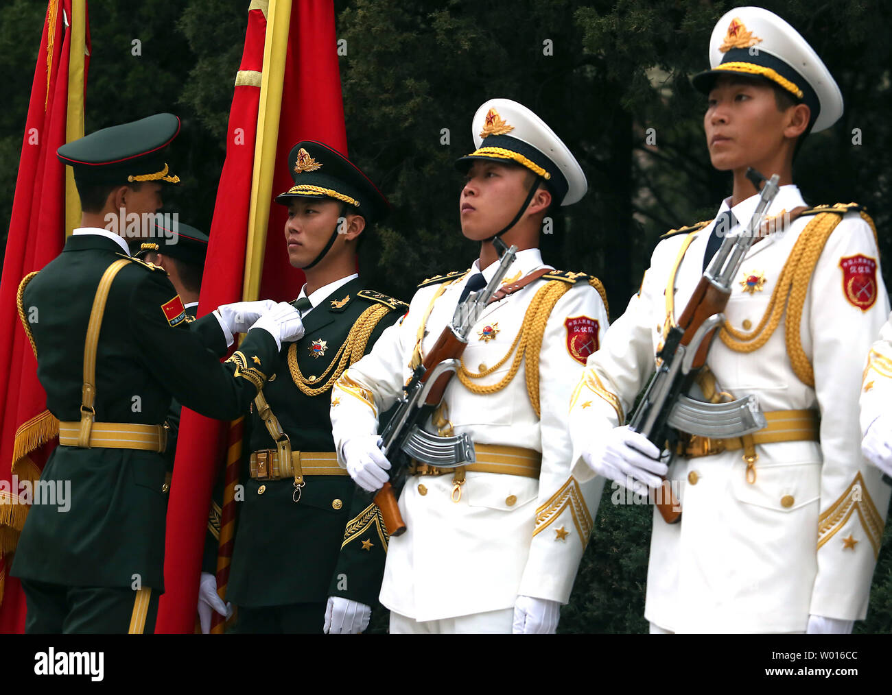 China honor guard training hi-res stock photography and images - Alamy