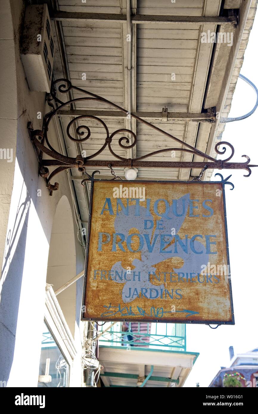 Vintage signage hi-res stock photography and images - Alamy