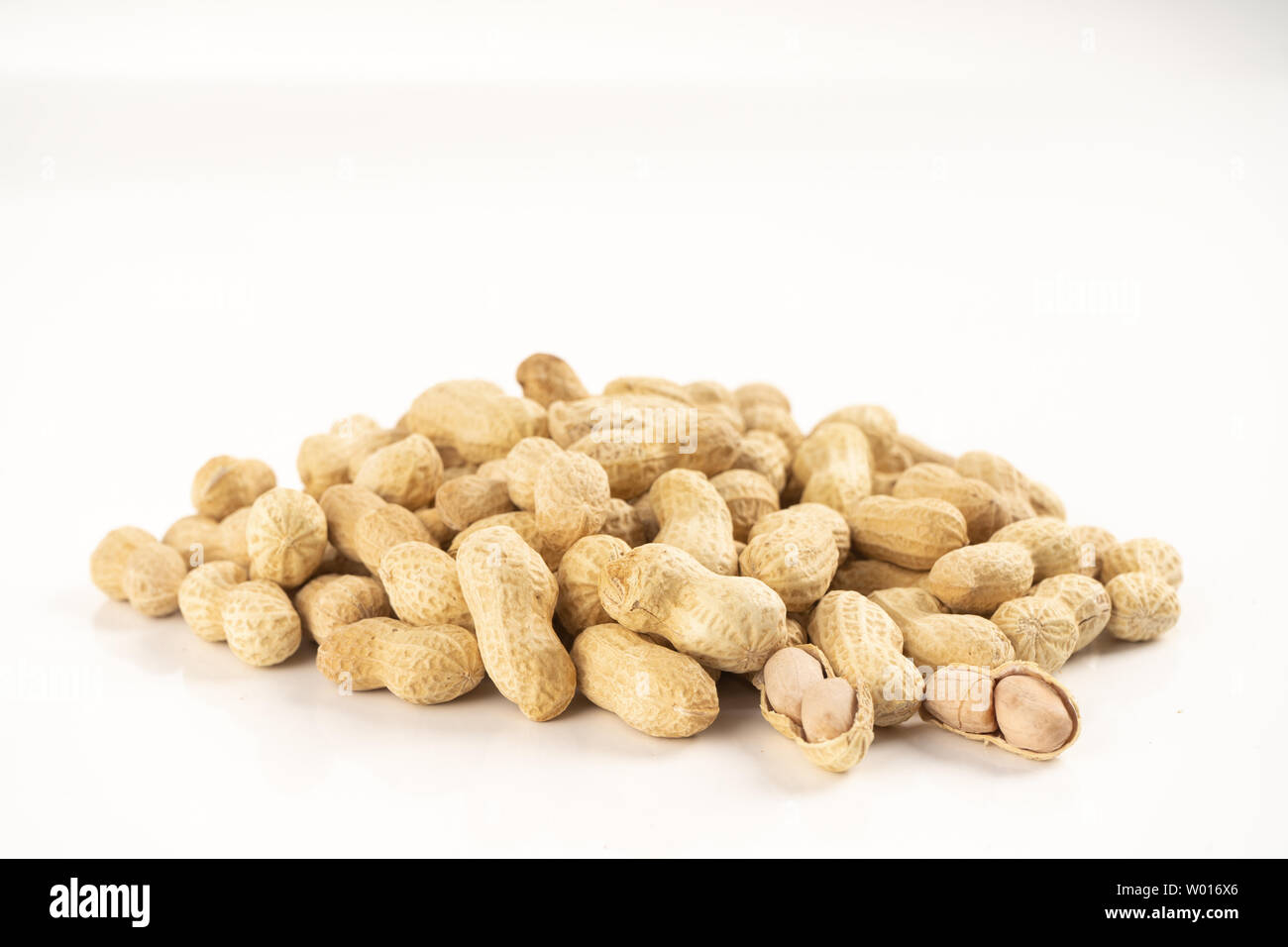 Multi-flavored thin-skinned peanuts Stock Photo - Alamy