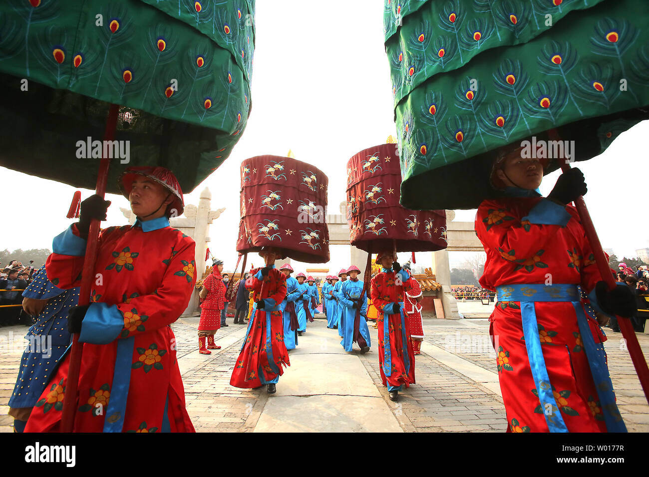 Chinese soldiers dressed as Qing Dynasty guards and as an emperor ...
