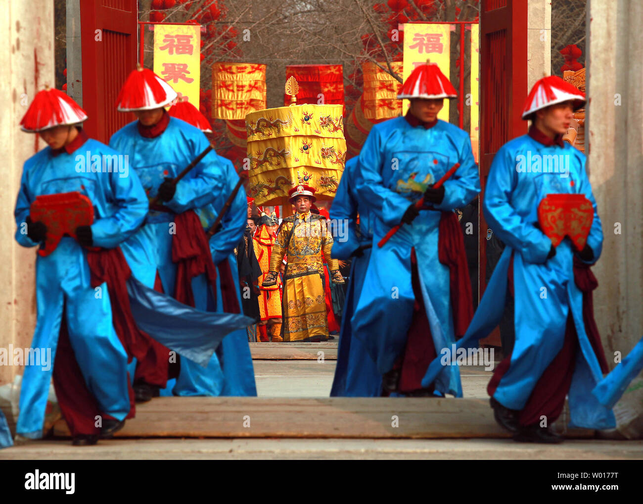 Chinese soldiers dressed as Qing Dynasty guards and as an emperor ...
