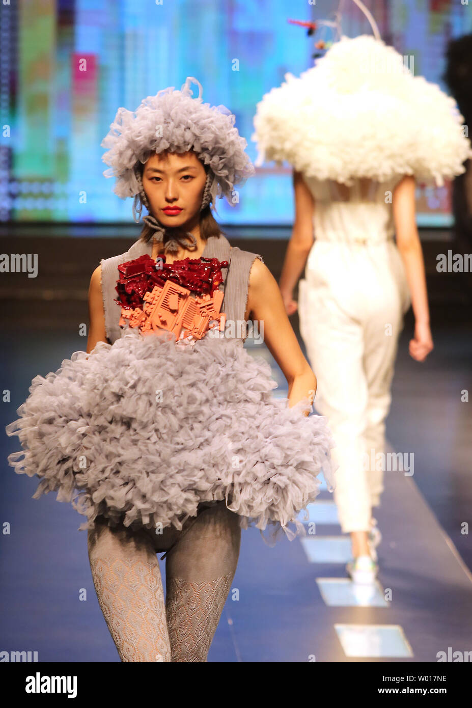 Chinese models showcase the designs of both domestic and foreign ...