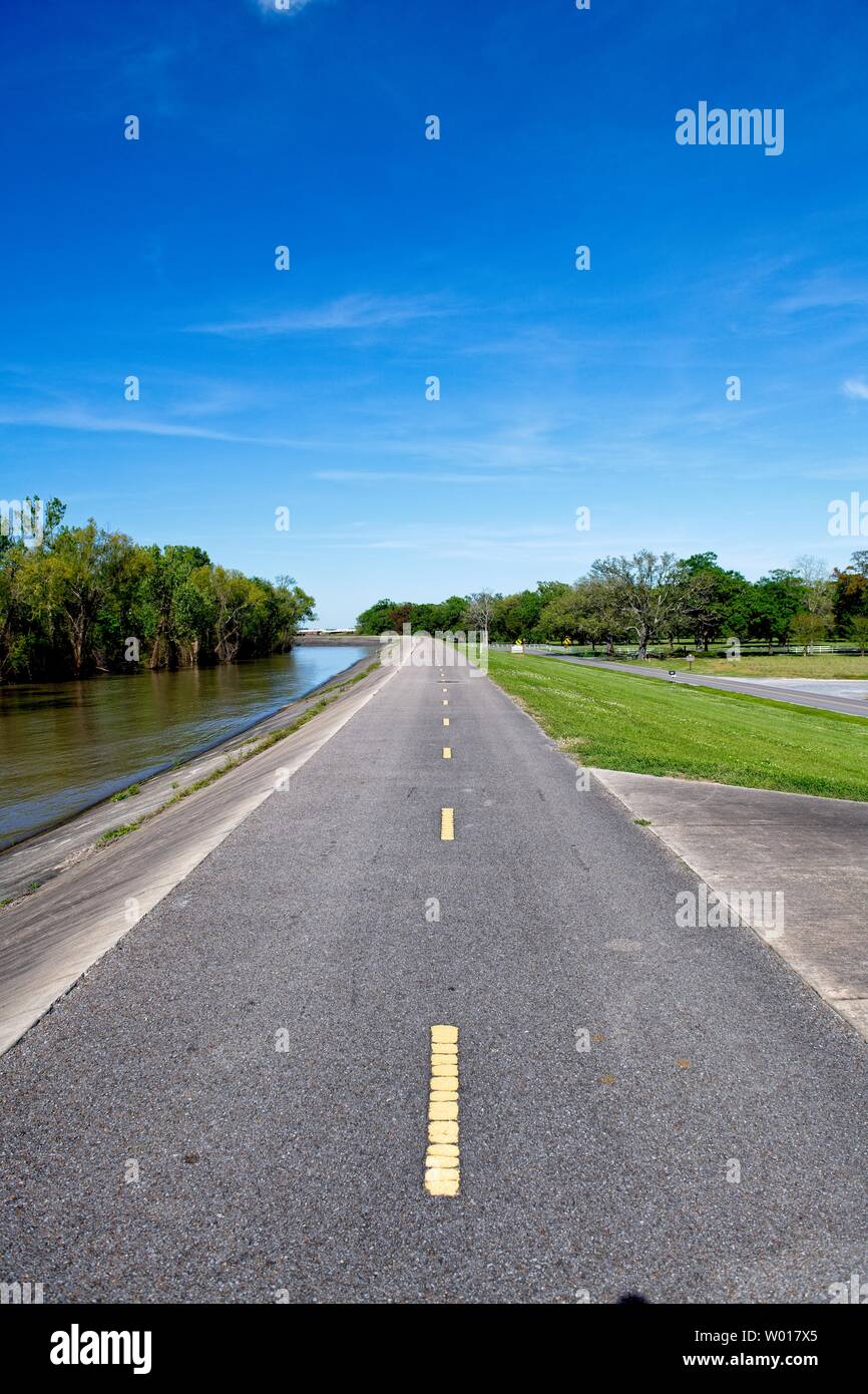 Converging Lines Lines High Resolution Stock Photography and Images - Alamy