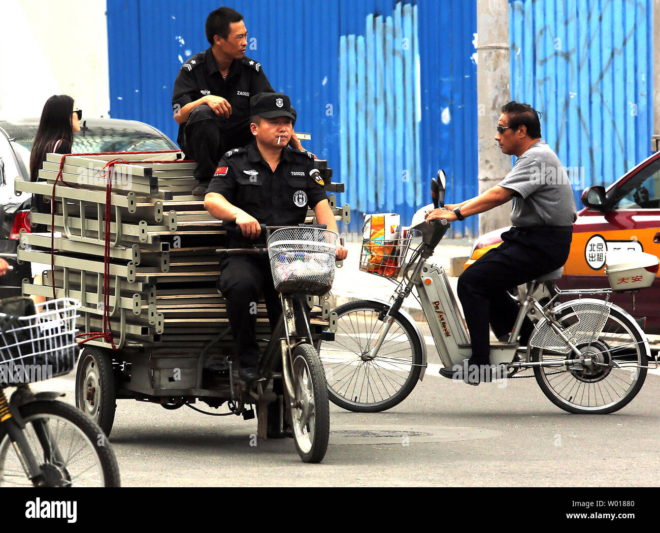 Chinese police transport barricades through a busy intersection in ...