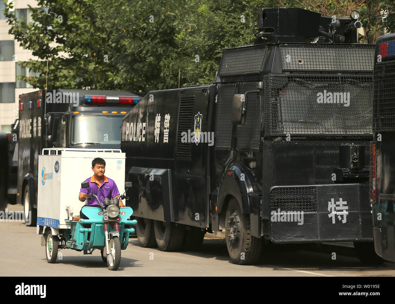 Public displays hi-res stock photography and images - Alamy