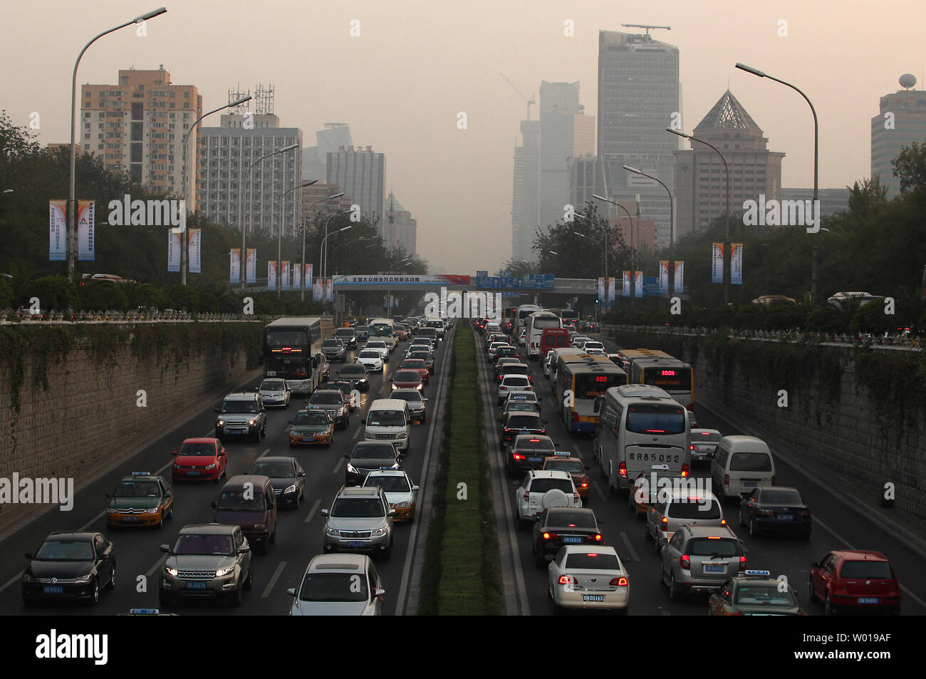 Traffic congestion air pollution china hi-res stock photography and ...