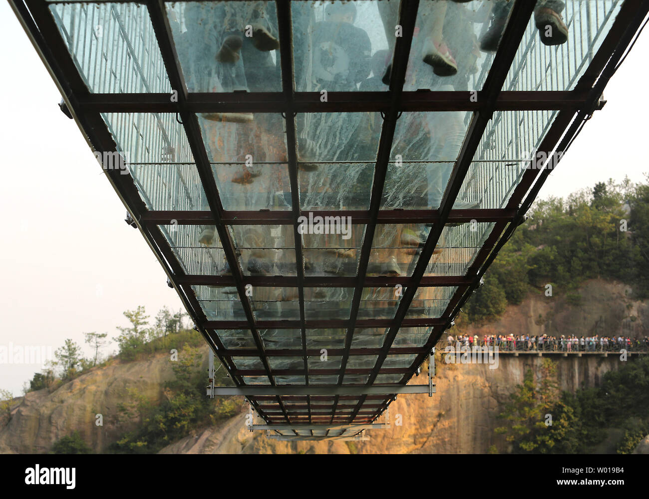 Hundreds of Chinese tourists visit a recently completed glass-bottomed ...