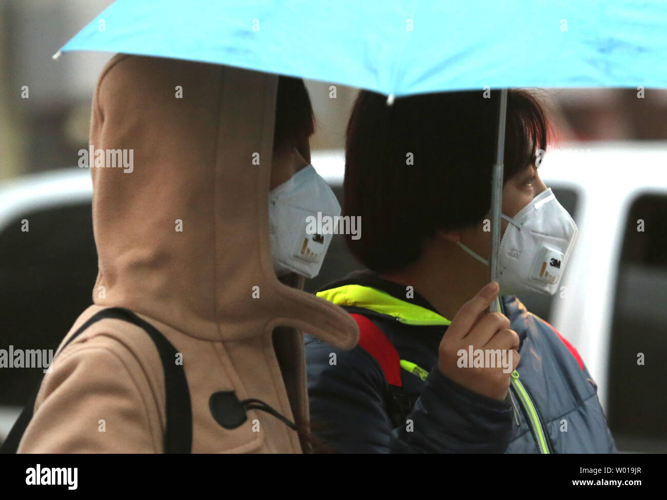Chinese wear face masks as hazardous pollution hangs over central ...