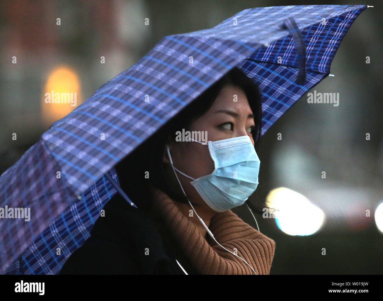 Chinese wear face masks as hazardous pollution hangs over central ...