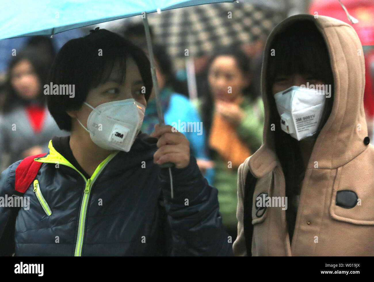 Chinese wear face masks as hazardous pollution hangs over central ...