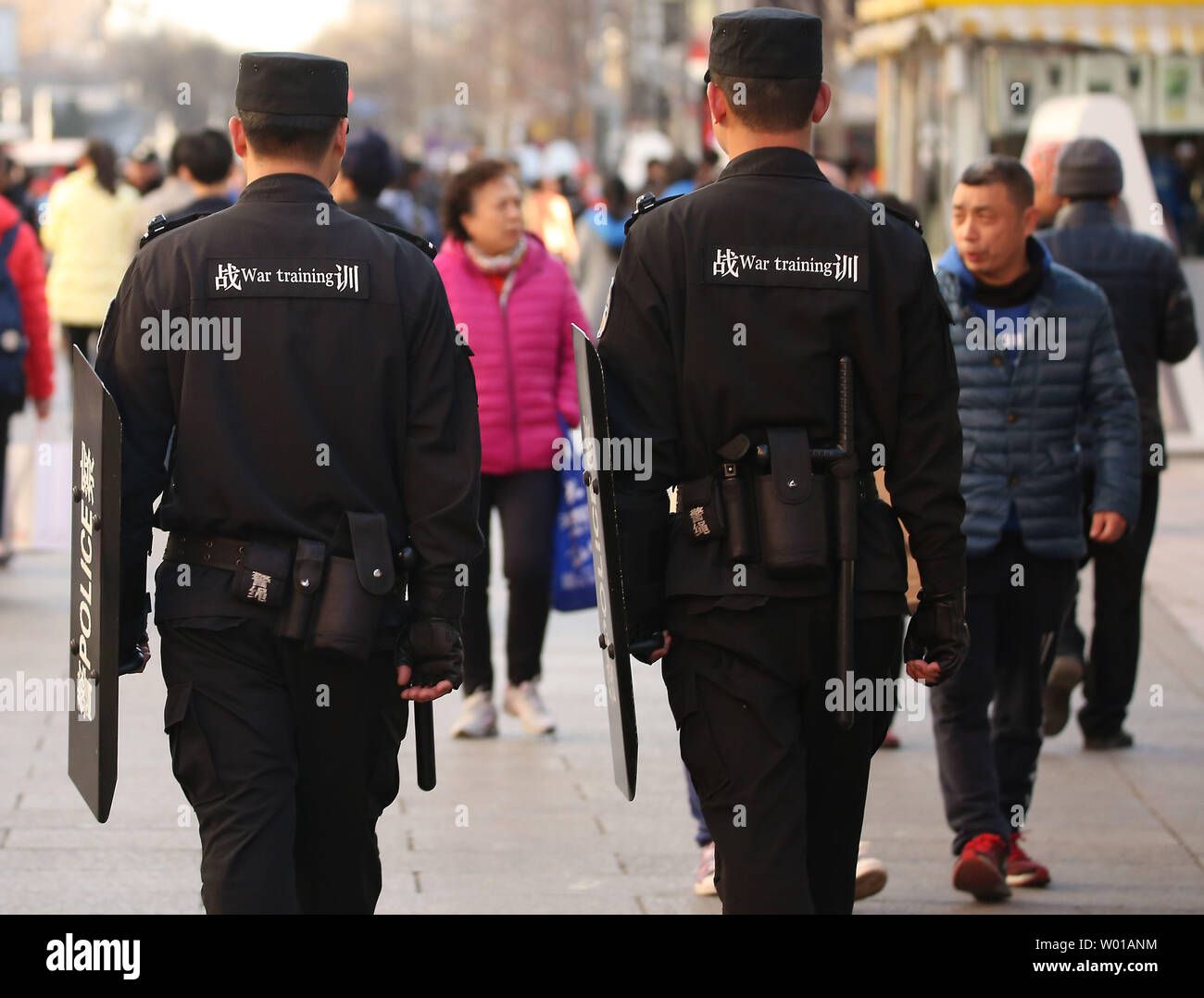 Chinese policemen hi-res stock photography and images - Alamy