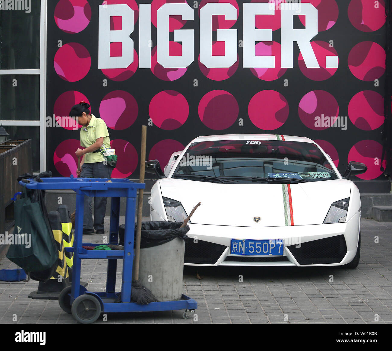 Income inequality india hi-res stock photography and images - Alamy