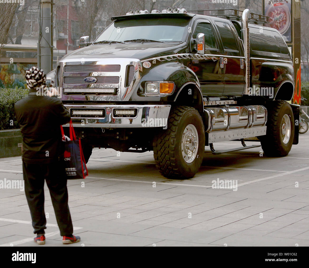 Chinese take photos of a giant, customized Ford 650 Heavy Duty truck ...