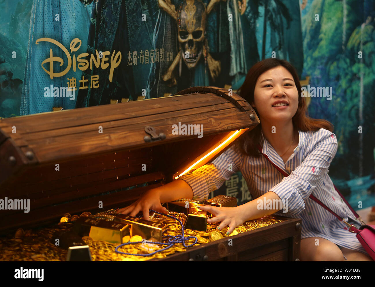 Chinese pirates hi-res stock photography and images - Alamy