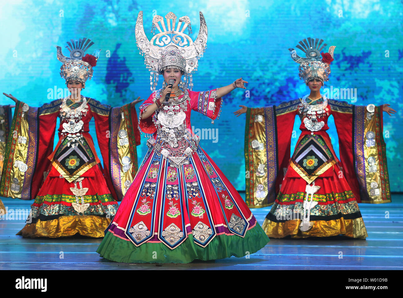 Singers in china hi-res stock photography and images - Alamy