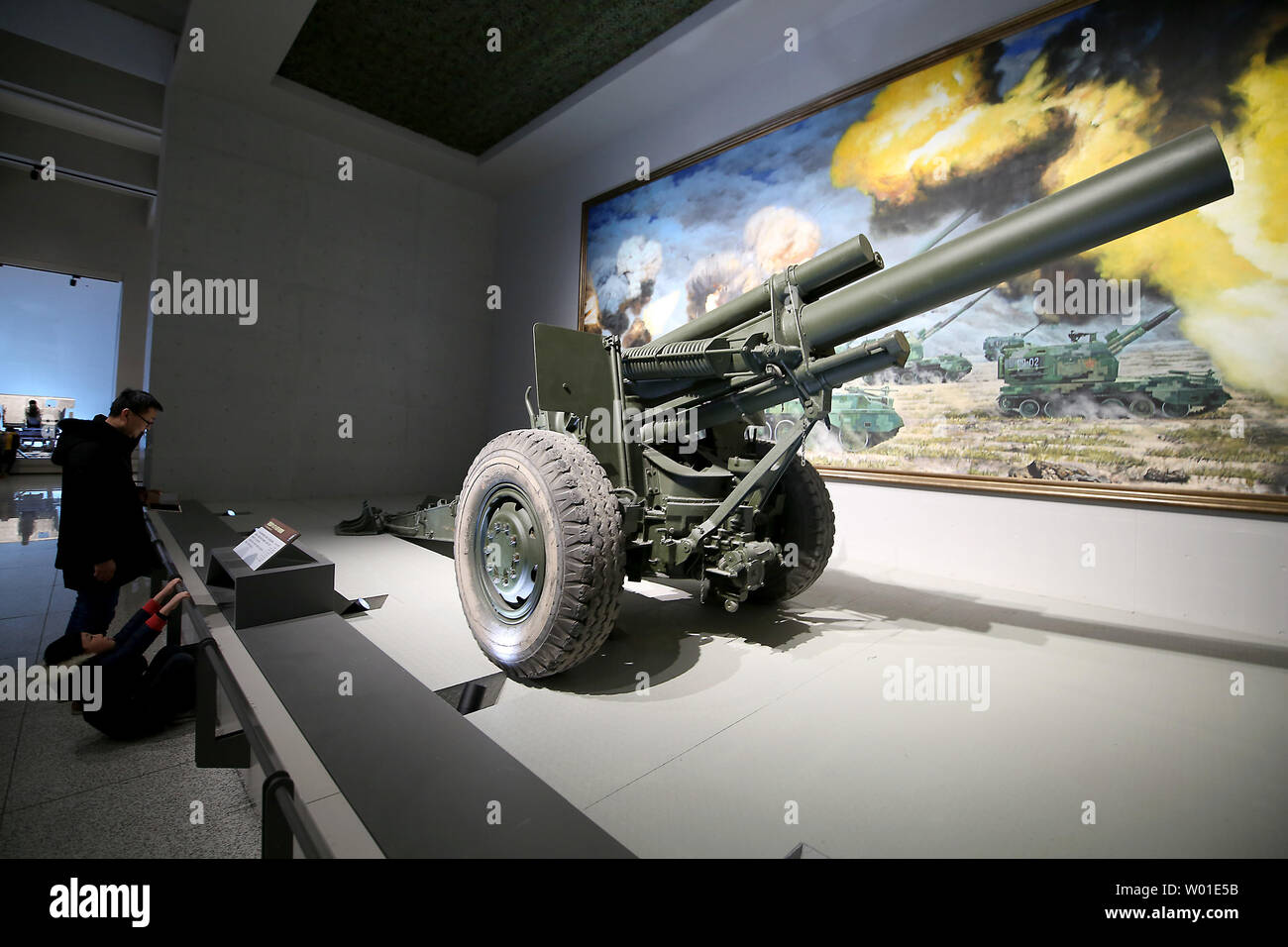 Largest howitzer in the world hi-res stock photography and images - Alamy