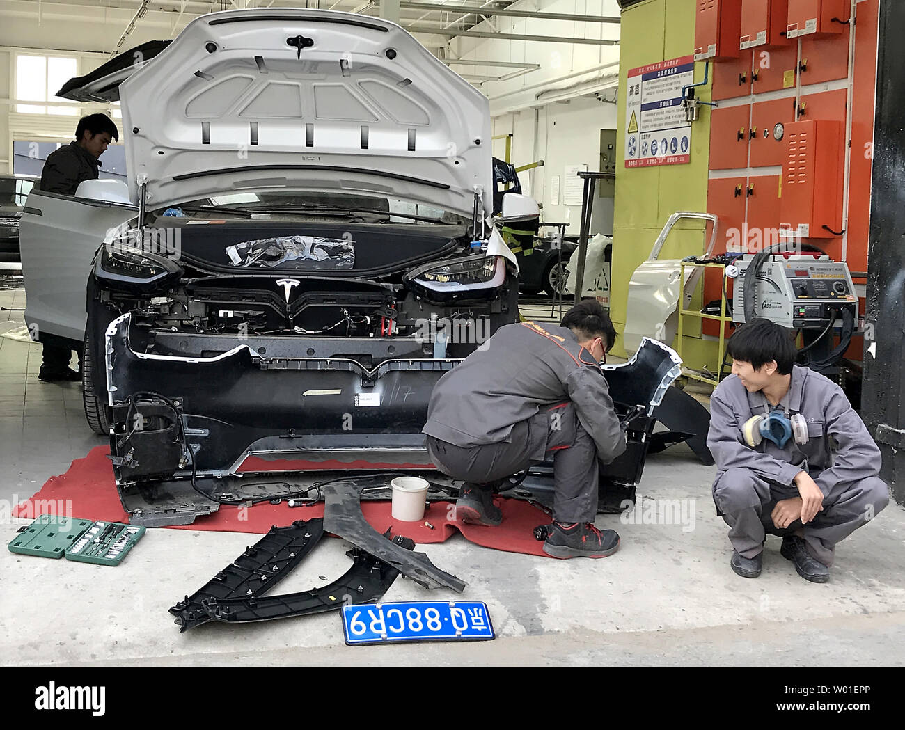 Lower tariffs hi-res stock photography and images - Alamy