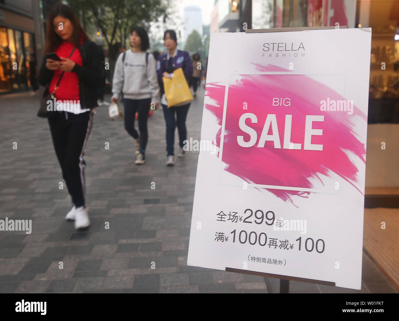 Chinas imports and exports hi-res stock photography and images - Alamy