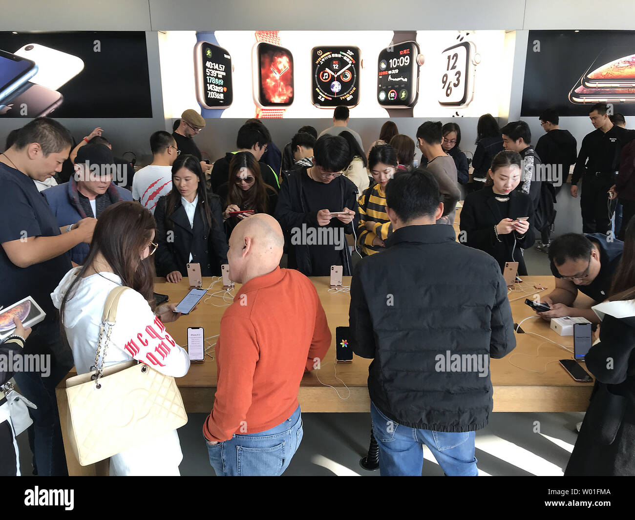 Chinese shop at Apple's flagship showroom in Beijing, on October 20 ...