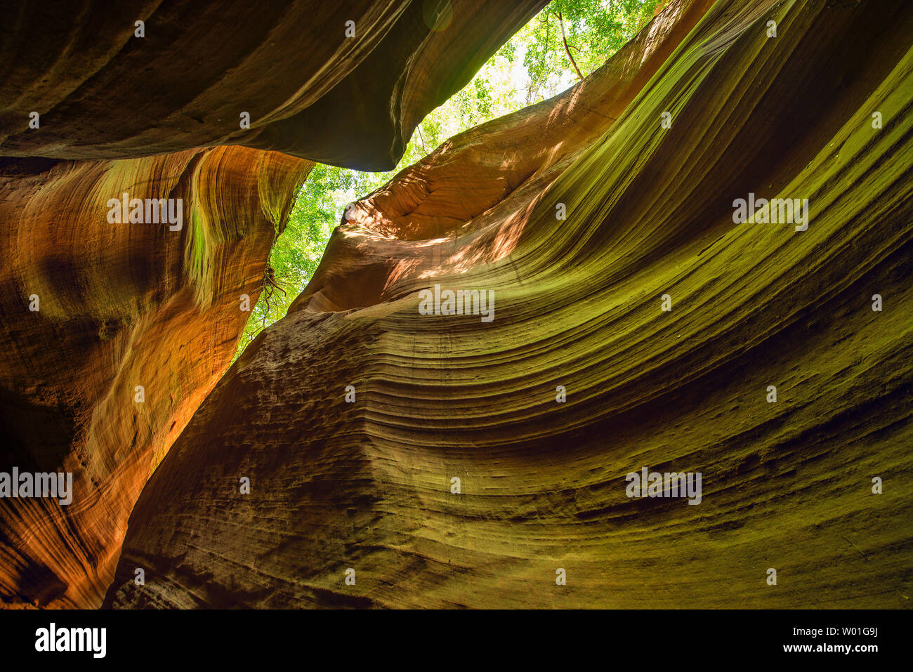 Cracks in Wave Valley Stock Photo - Alamy