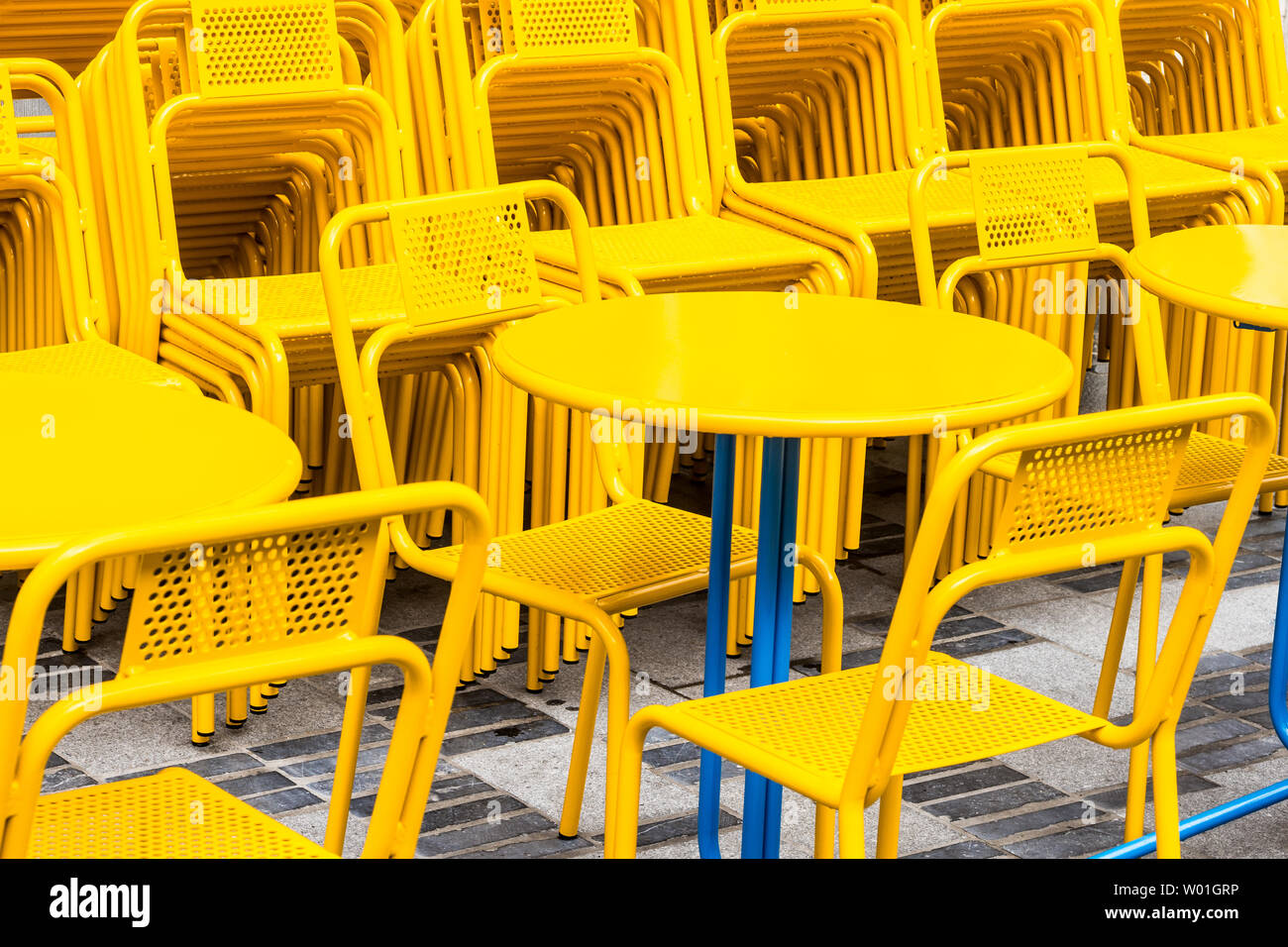 Yellow tables hi-res stock photography and images - Alamy
