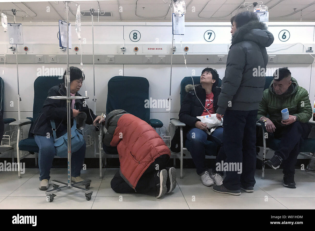 Chinese visit the emergency ward's Transfusion Room of one of the ...