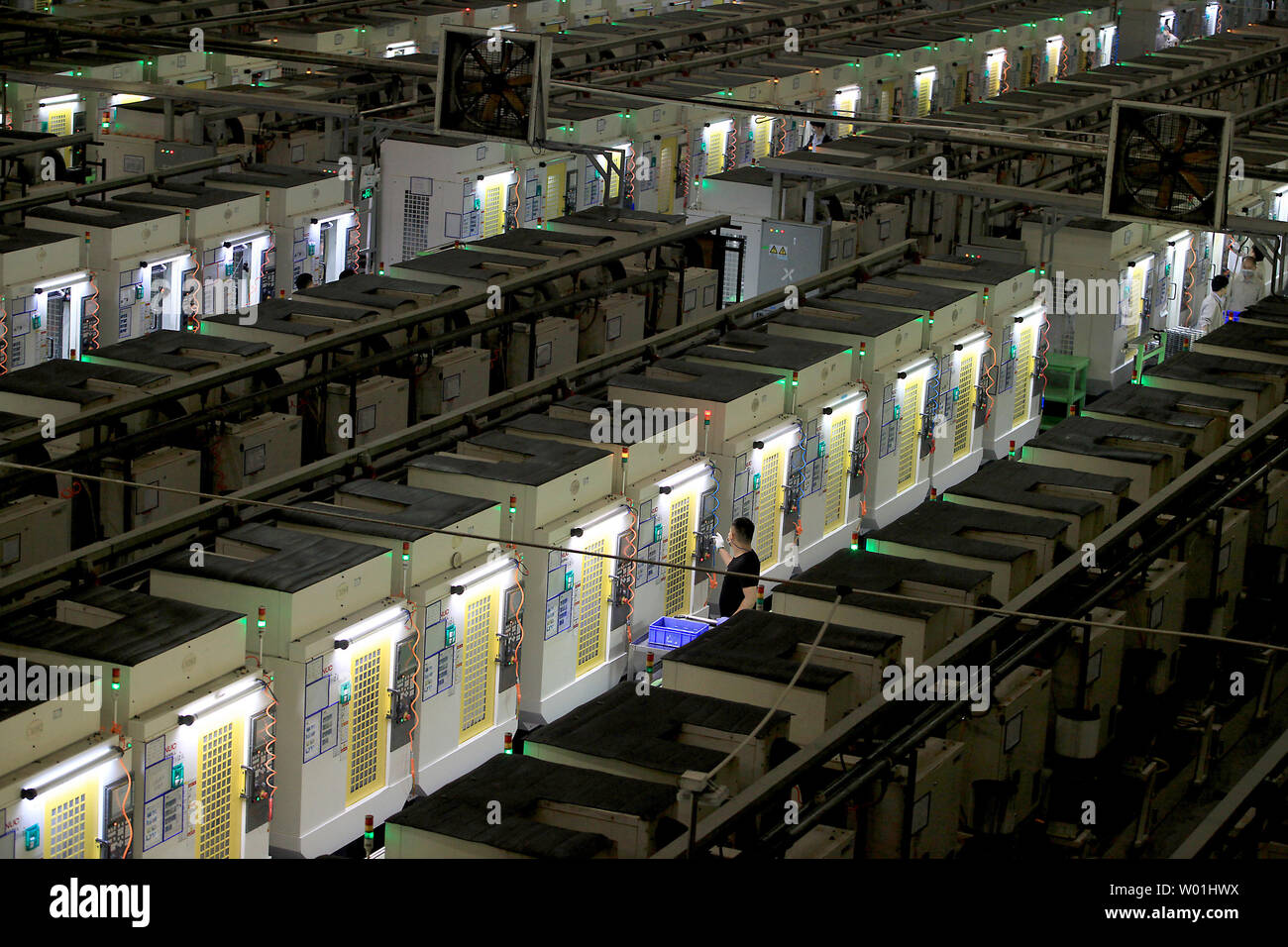 Samsung employees hi-res stock photography and images - Alamy