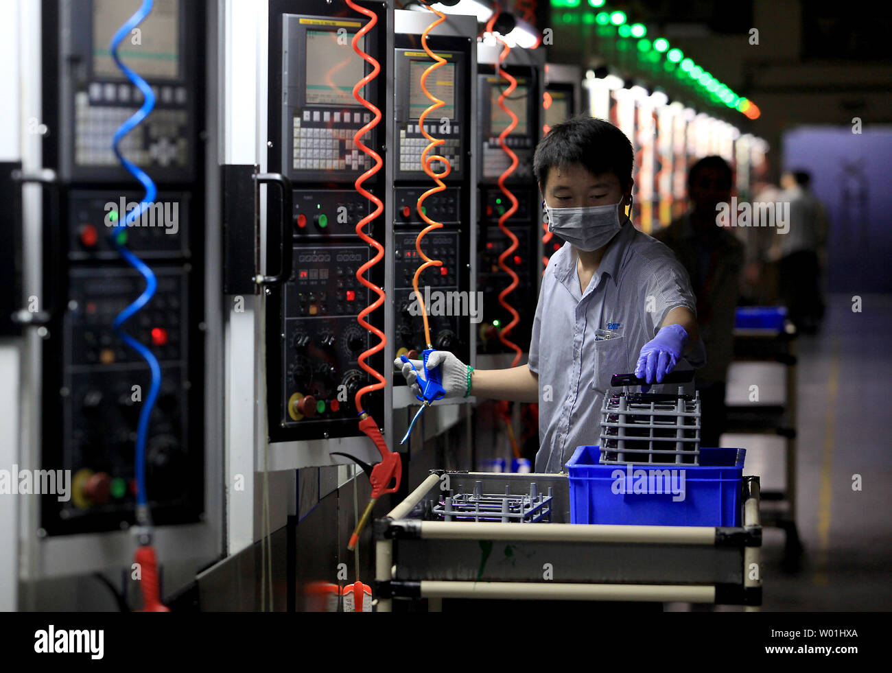 Automated assembly hi-res stock photography and images - Alamy