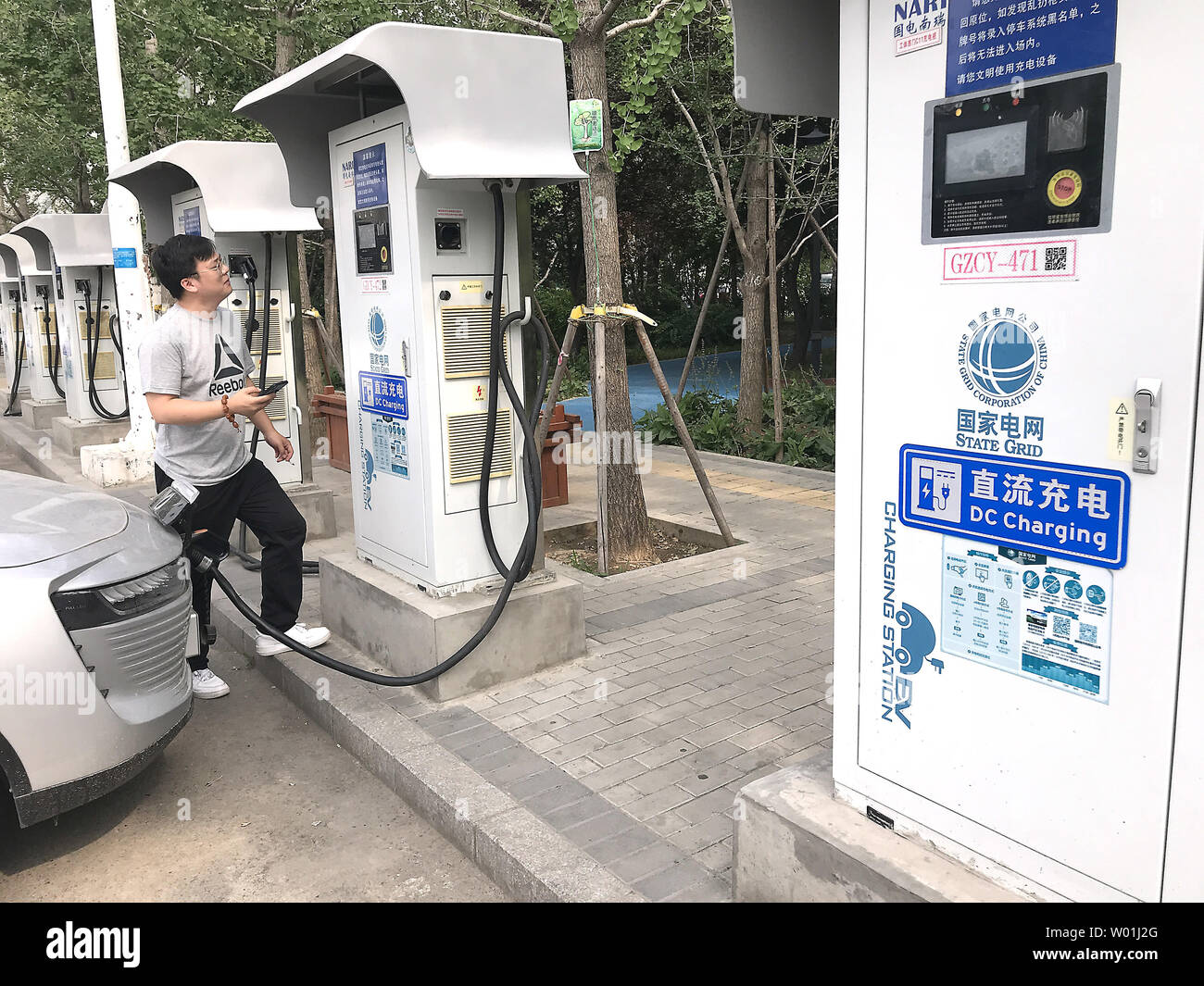 China electric car charging hi-res stock photography and images - Alamy