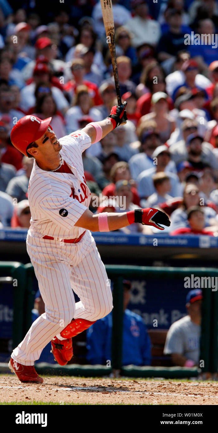 Philadelphia Phillies Aaron Rowand looks up after connecting for a hit ...