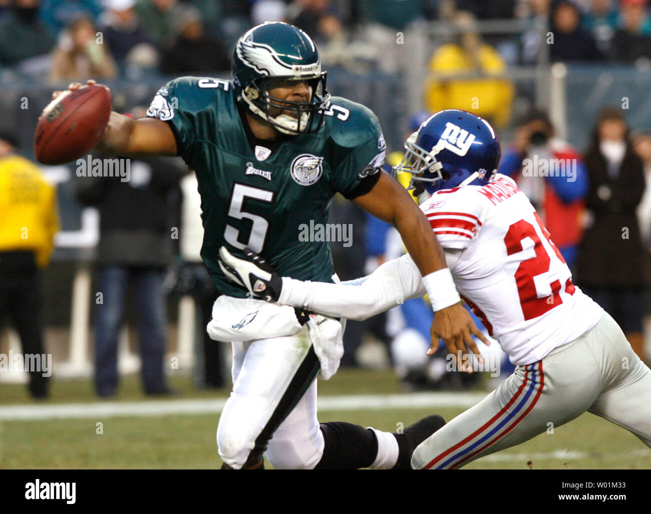 Giants thumb hi-res stock photography and images - Alamy