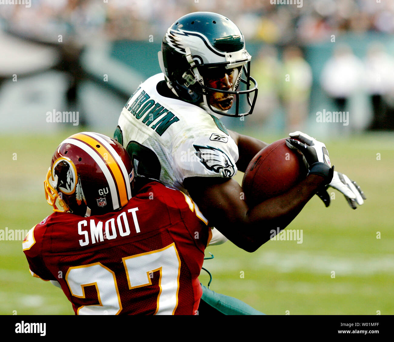 Philadelphia wide receiver Reggie Brown (86) brings in a 9-yard pass on ...