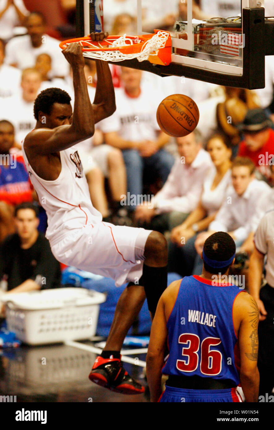 Philadelphia 76ers center samuel dalembert hi-res stock photography and ...