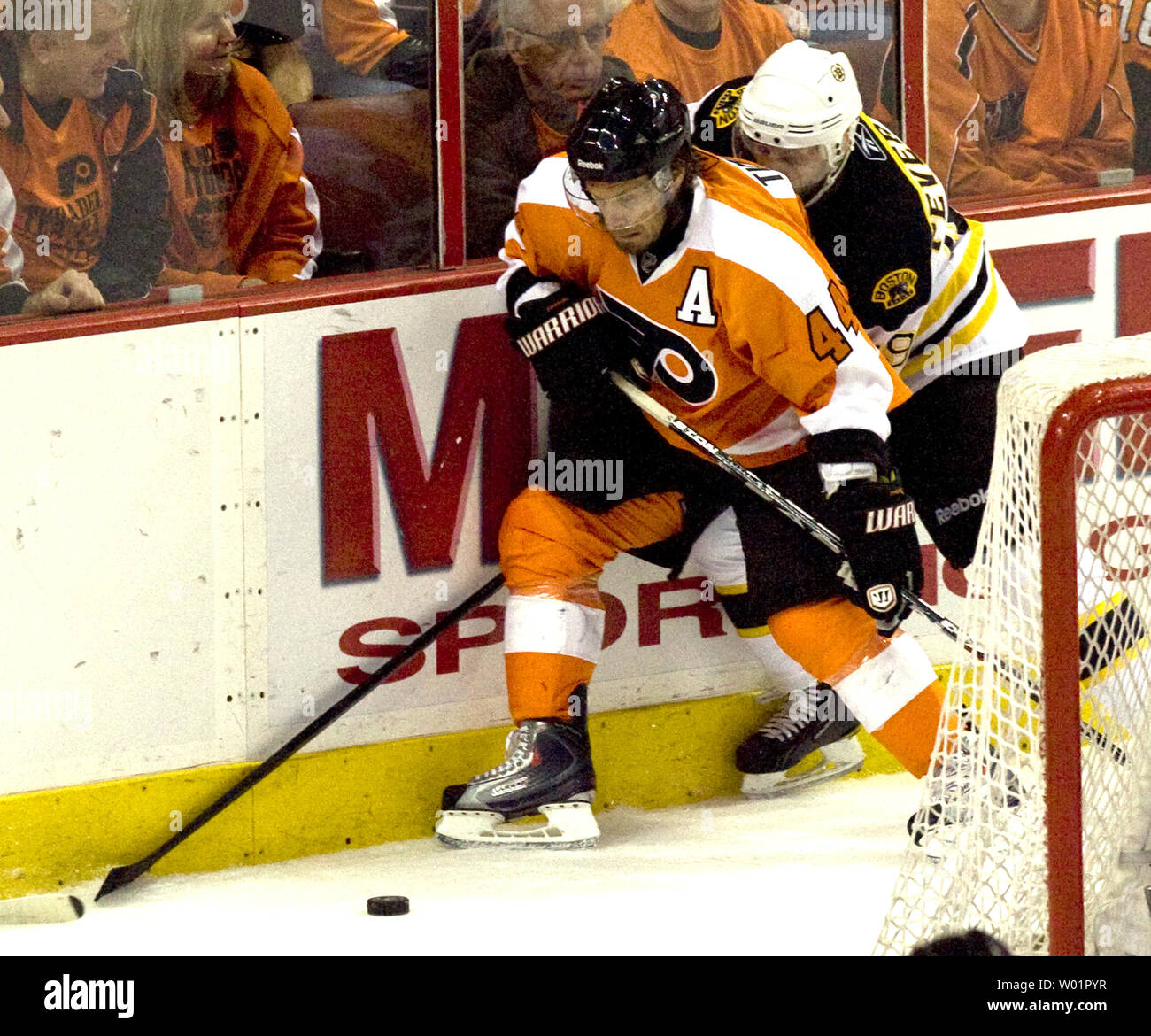 Philadelphia Flyers defenseman Kimmo Timonen and Boston's Rich Peverley ...