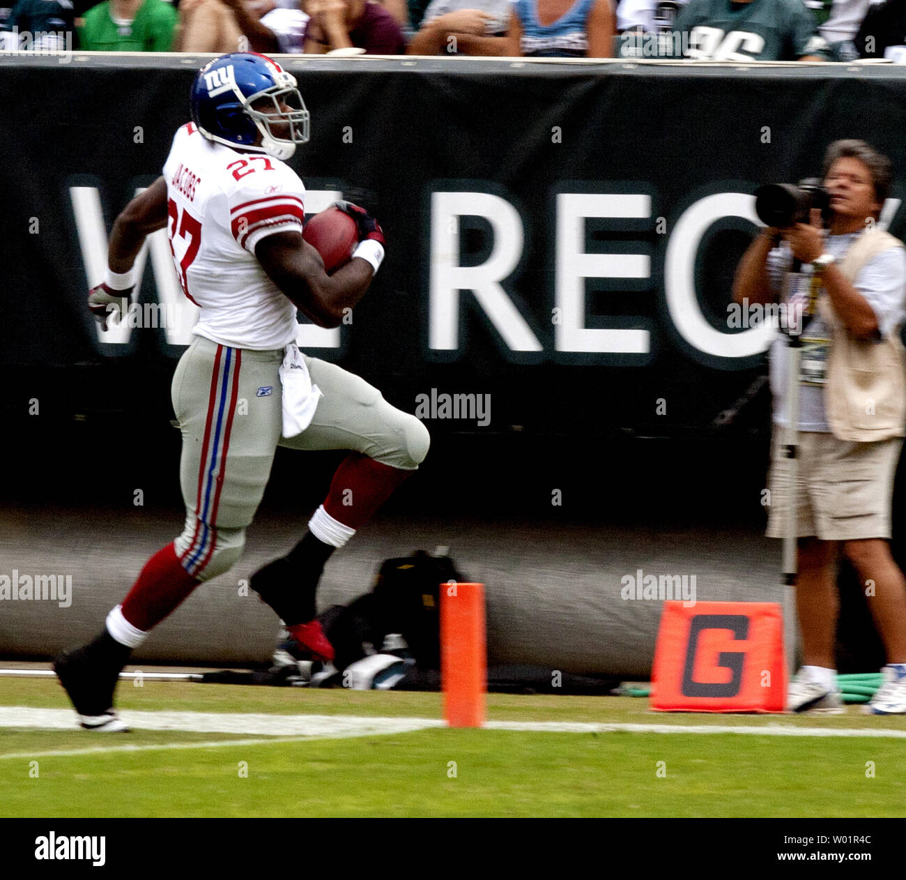New York Giants running back Brandon Jacobs crosses the finish line ...