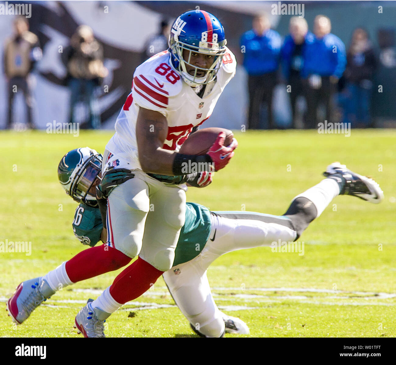 Philadelphia Eagles cornerback Cary Williams pulls New York Giants wide ...