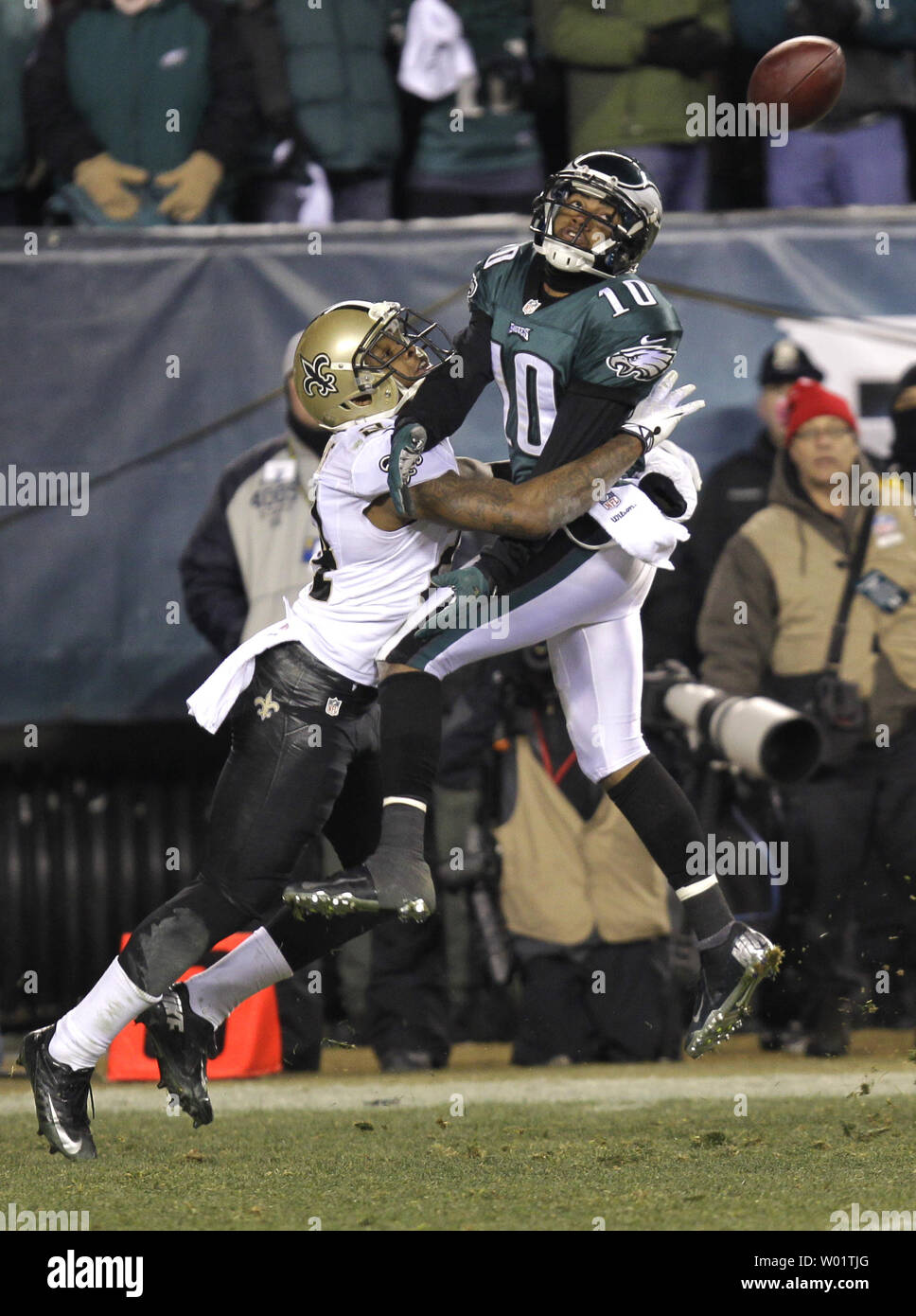 Pass interference nfl eagles hi-res stock photography and images - Alamy