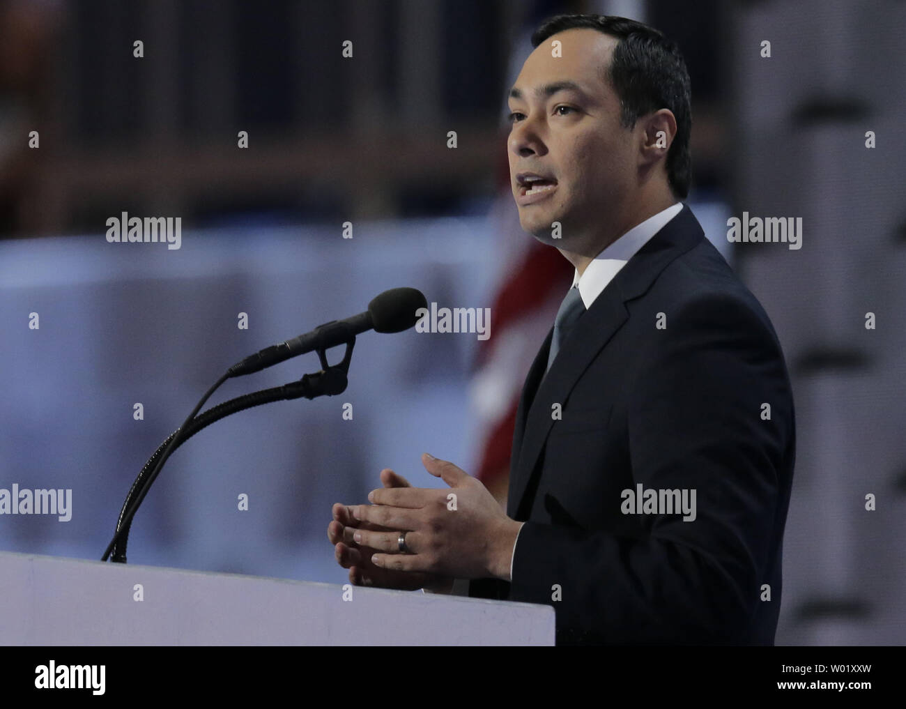 Joaquin castro hillary clinton hi-res stock photography and images - Alamy
