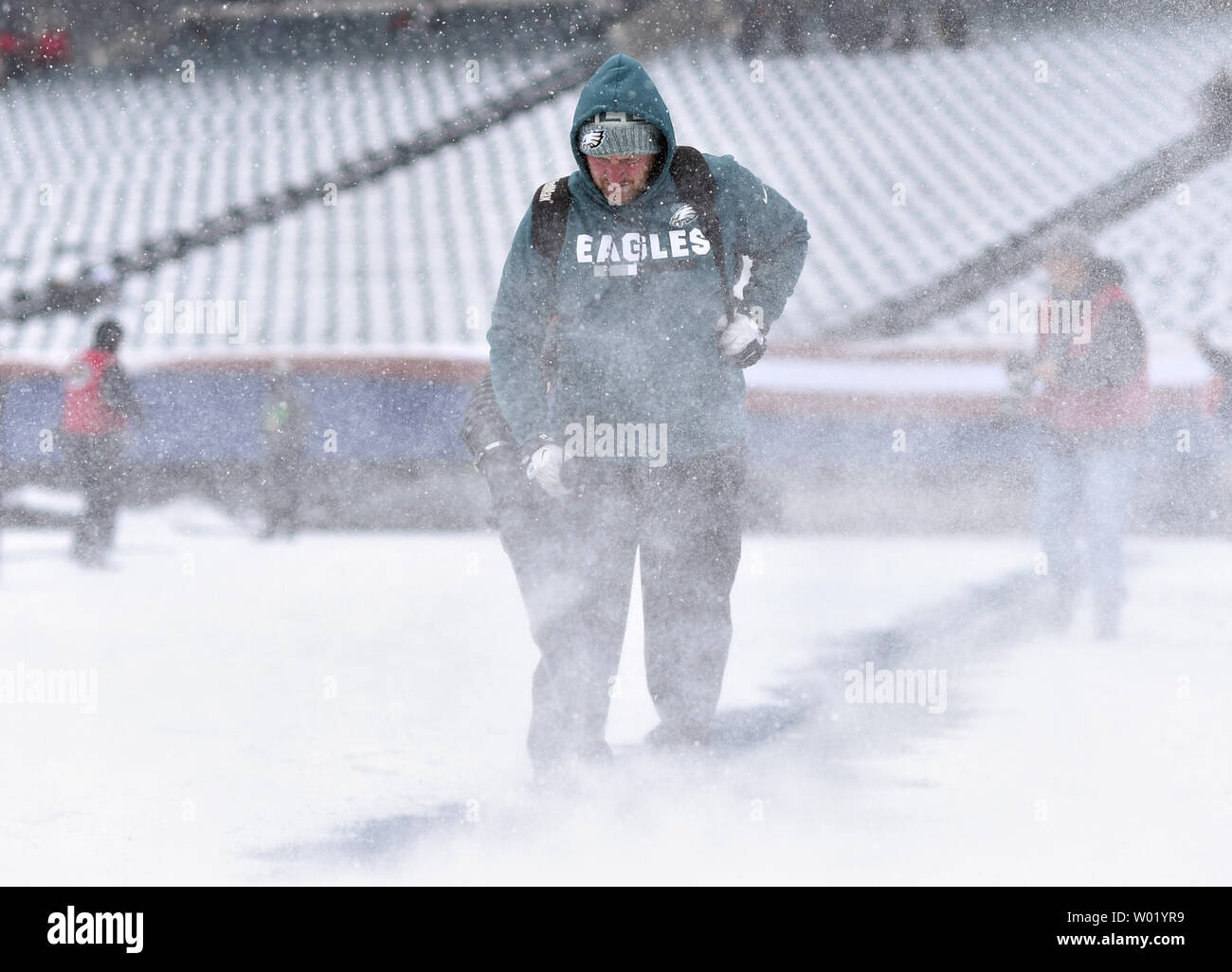 Crews clear snow hi-res stock photography and images - Alamy