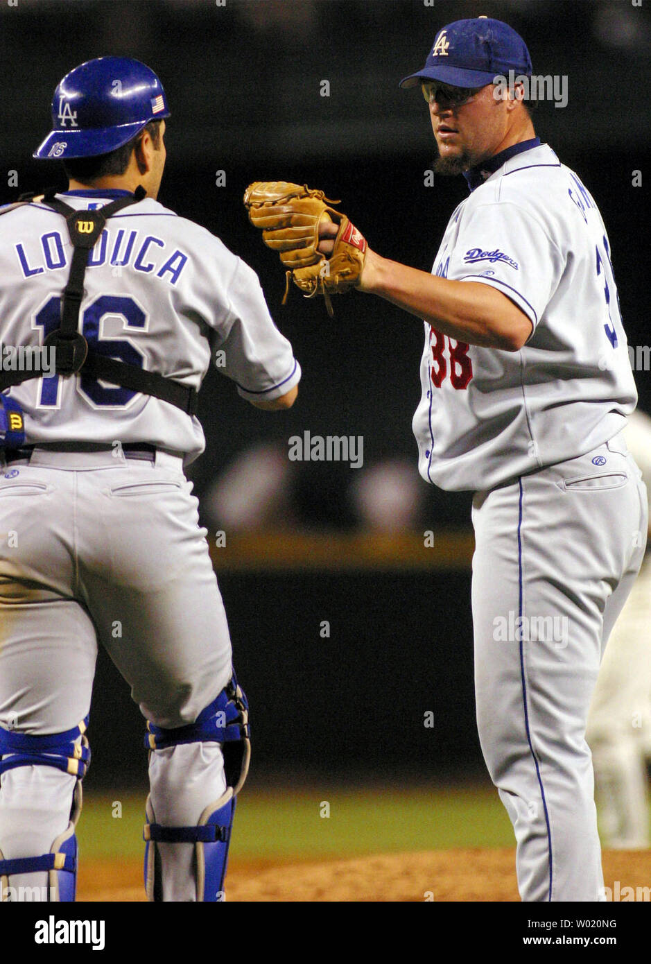 PHO2002070101 - Phoenix, July 1 (UPI) -- The Los Angeles Dodgers ...
