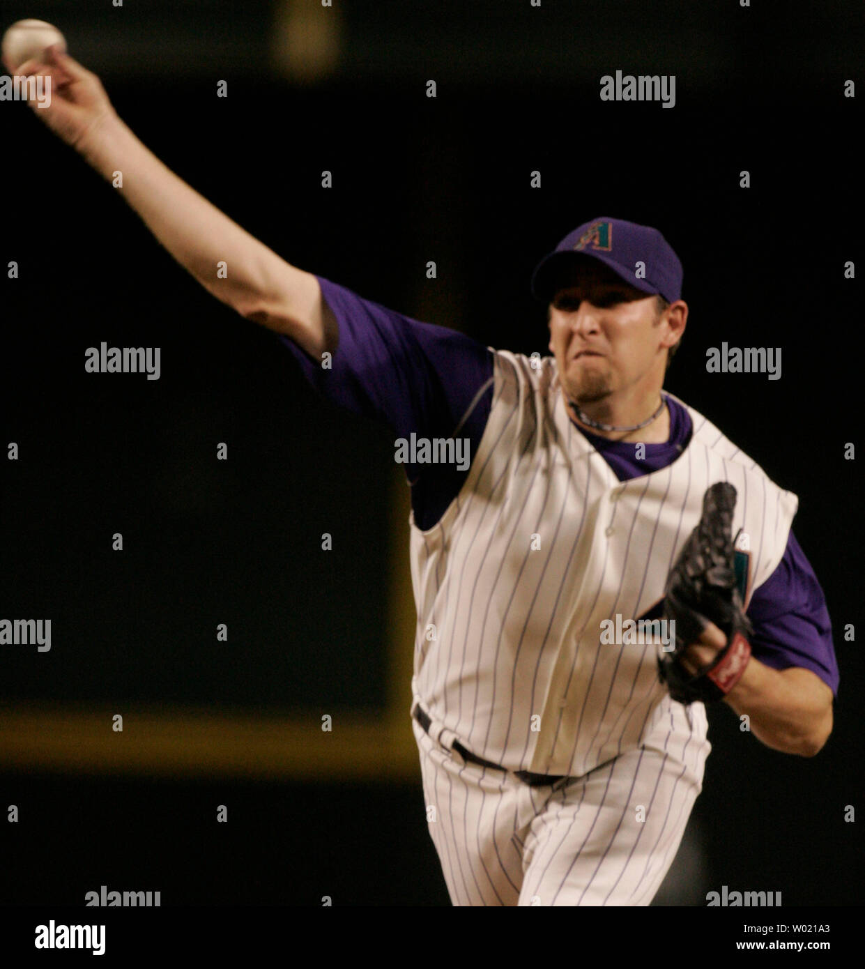 Arizona Diamondbacks starting pitcher Brandon Webb throws against the ...