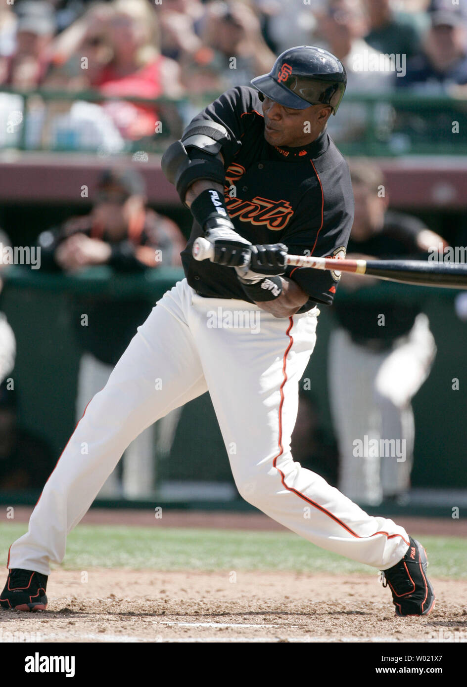 Barry bonds swing hi-res stock photography and images - Alamy