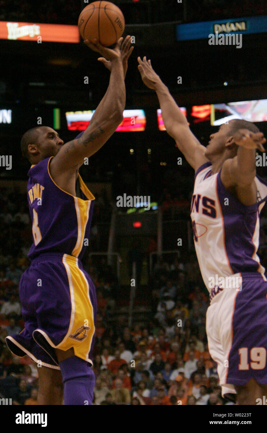 Los Angeles Lakers Kobe Bryant shoots for two over Phoenix Suns Raja ...