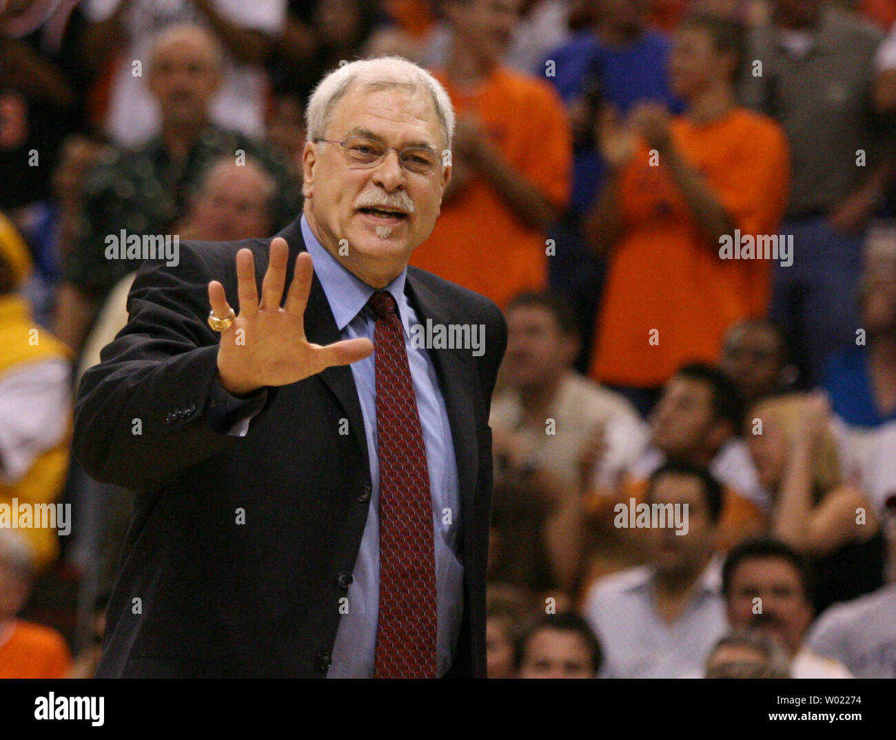 Phil jackson nba finals hi-res stock photography and images - Alamy