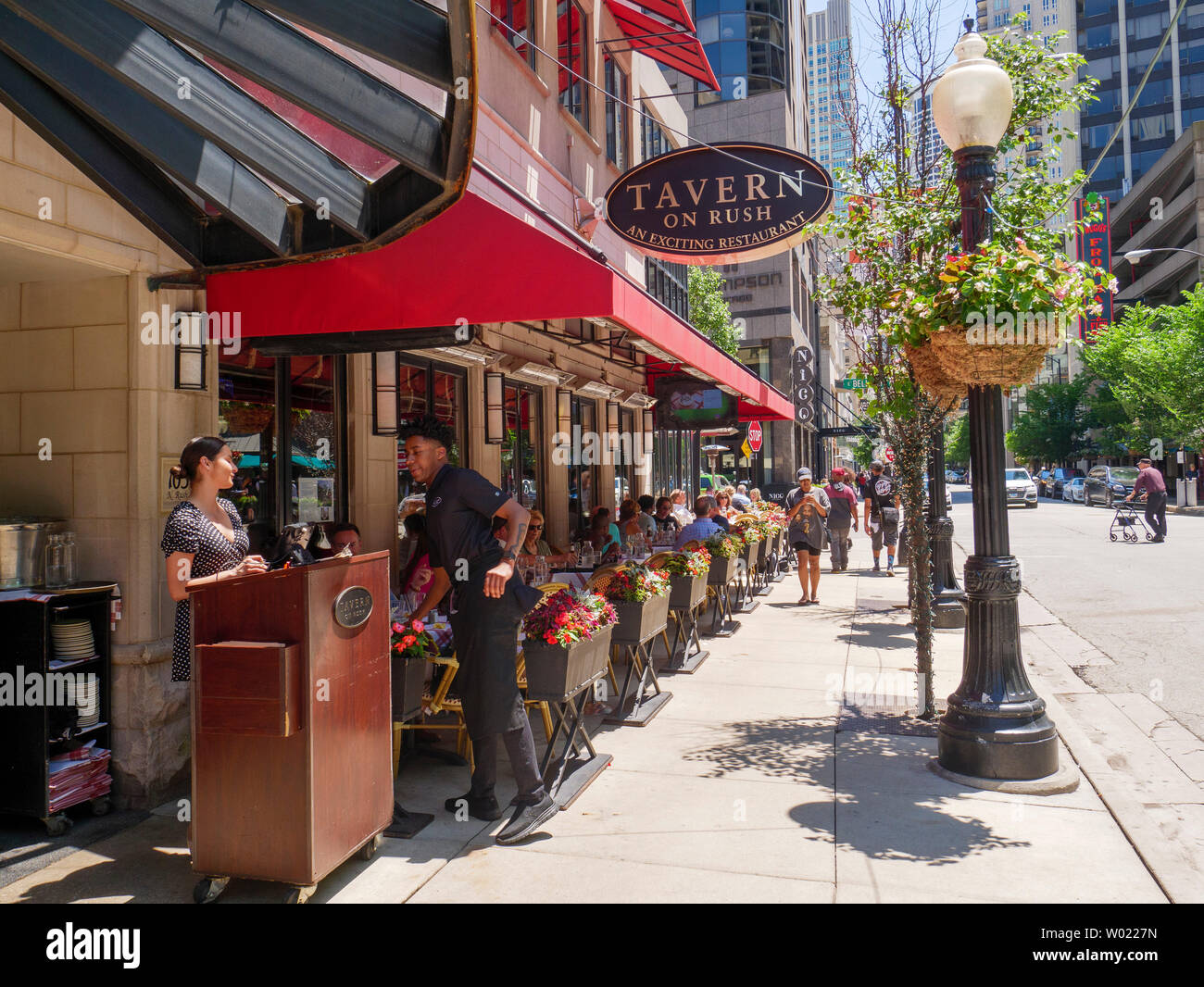 Sidewalk café, Tavern on Rush. Chicago, Illinois Stock Photo - Alamy