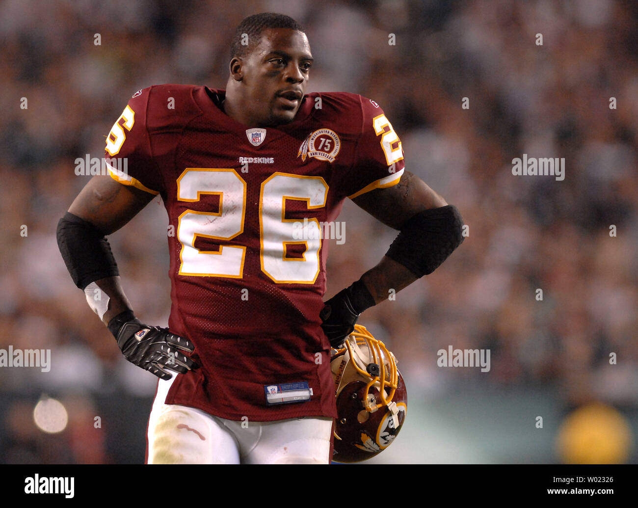 Washington redskins helmet hi-res stock photography and images - Alamy